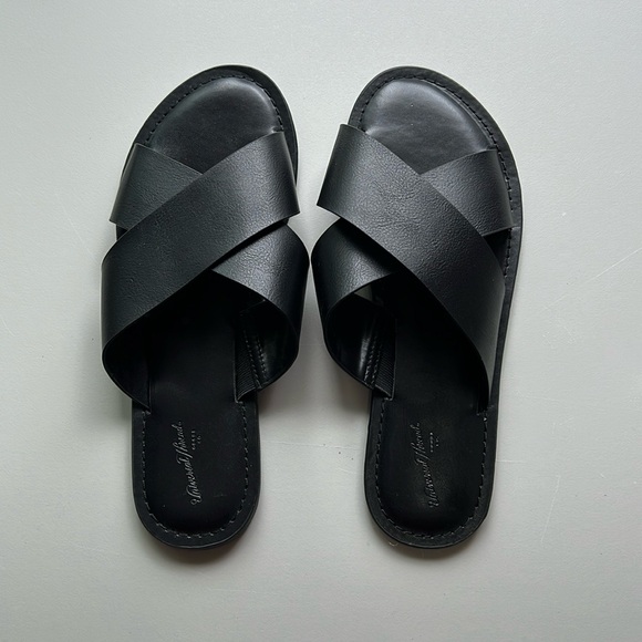 Universal Thread | Shoes | Universal Thread Black Cross Strap Sandals ...